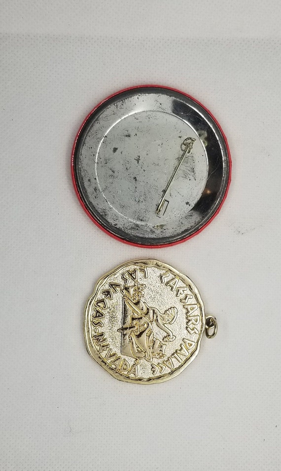 Vintage Caesar's Palace Medal & Pin - Gem