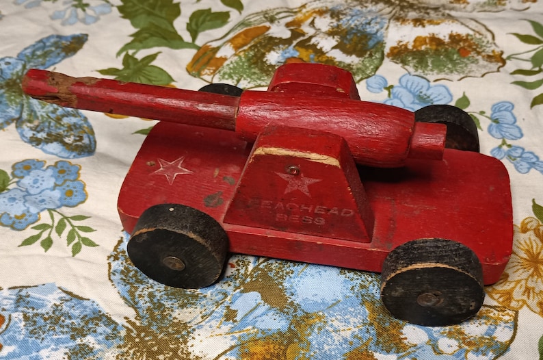 Vintage 1940s Red Wooden Tank Toy beachhead Bess - Etsy