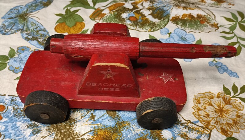Vintage 1940s Red Wooden Tank Toy beachhead Bess - Etsy