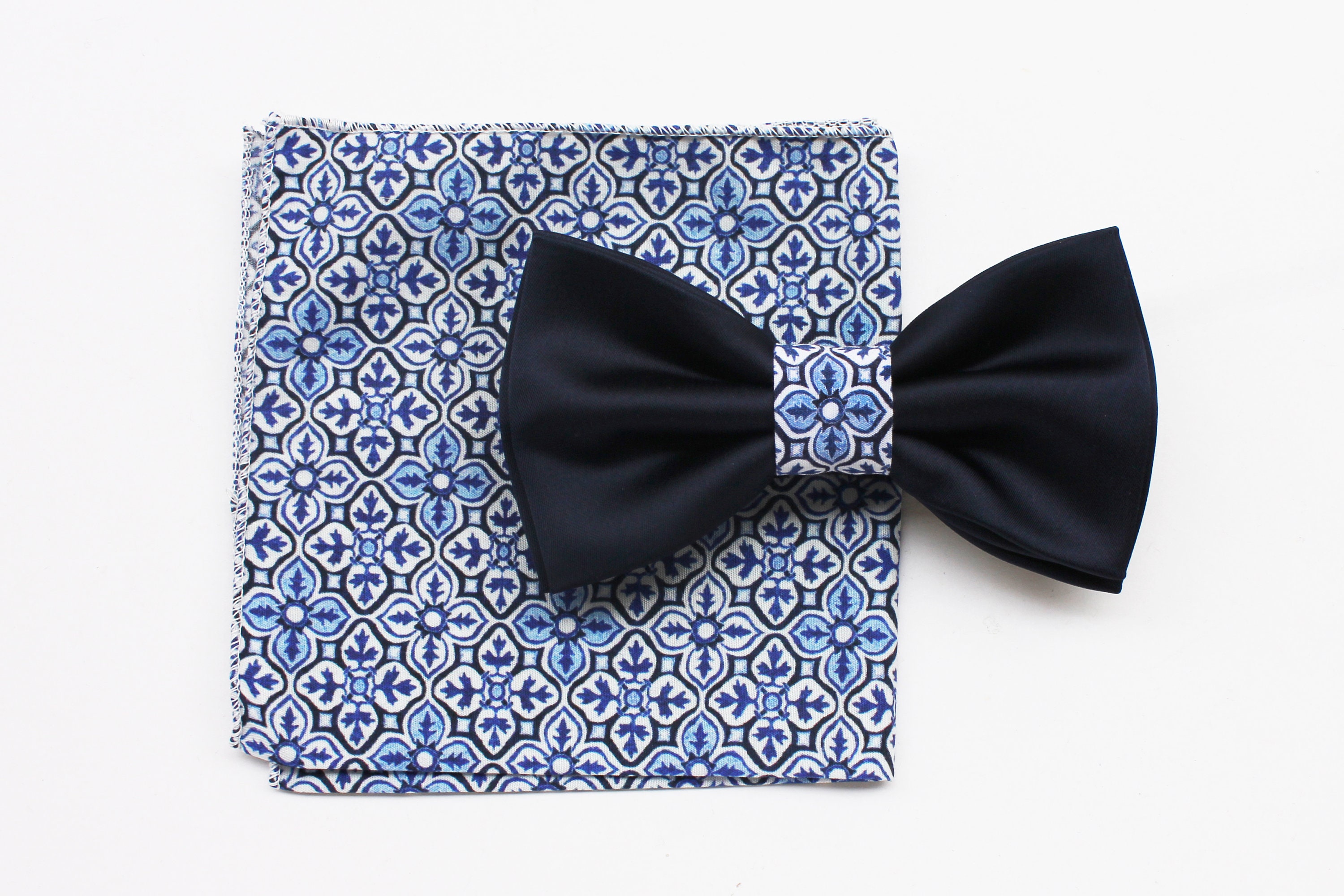 Papillon blu e maiolica per uomo,Pochette maiolica e papillon motivo ...