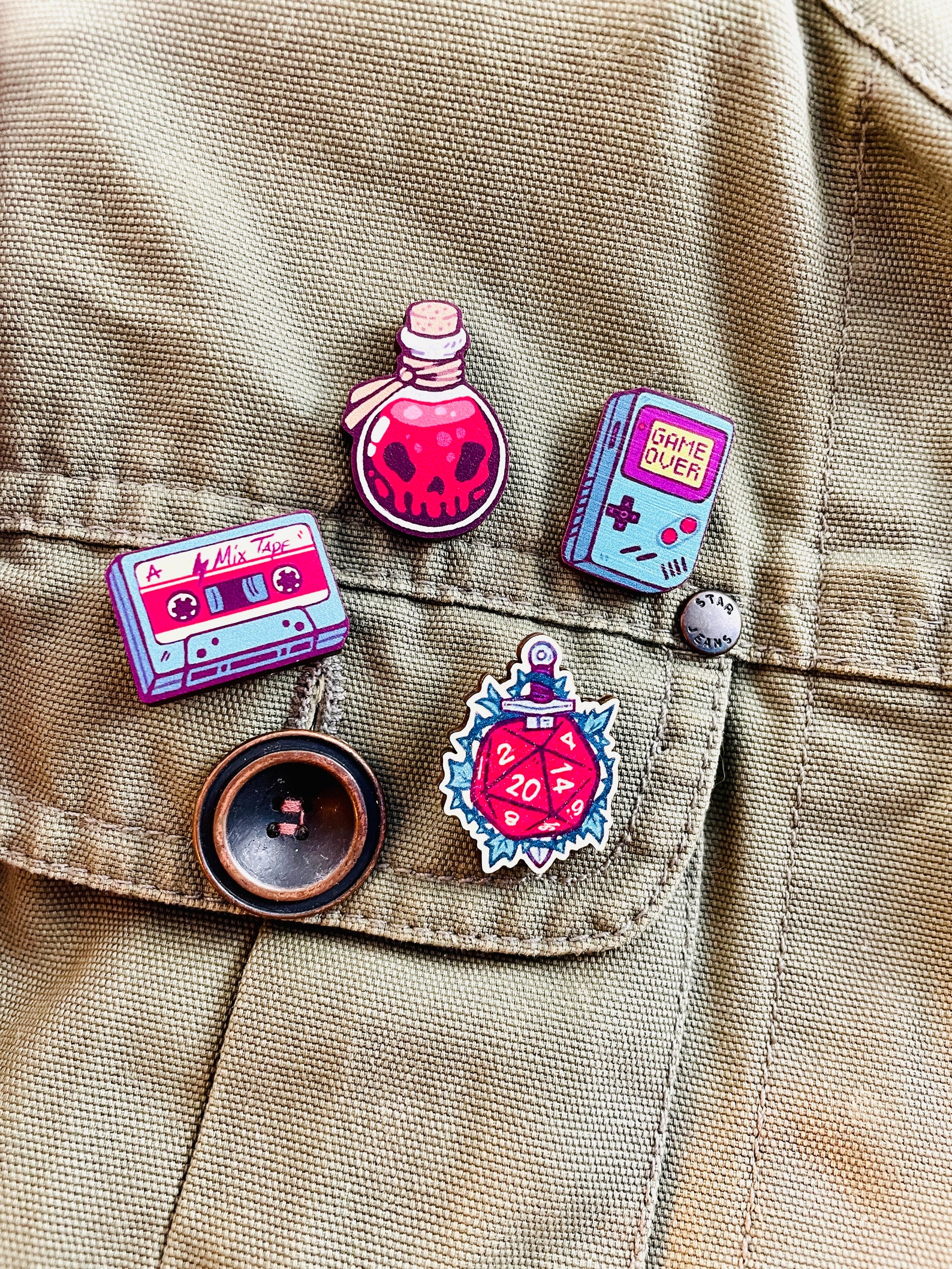 D20 1.25 Wooden Pin - Etsy