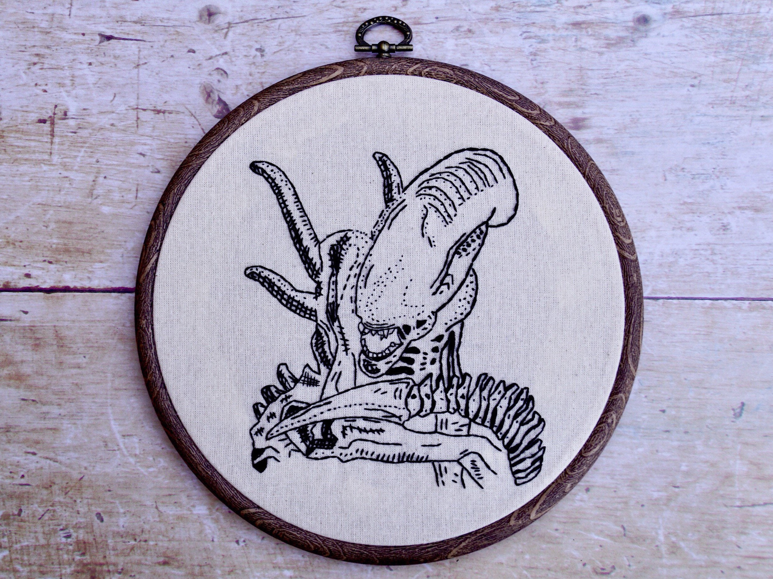Alien Xenomorph Fibre Art. Hand Embroidery. Hoop Art. Wall Hanging ...