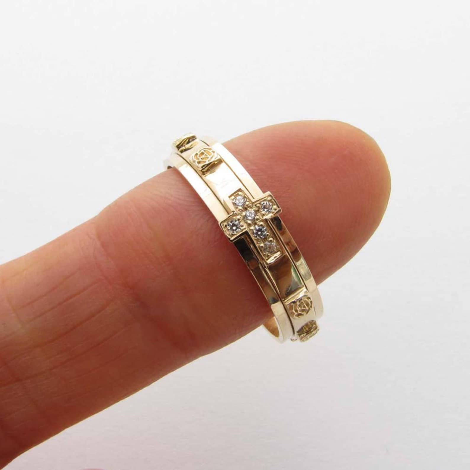 R52978 14K 18K Solid Gold Diamond Rosary Ring Rolling Cross - Etsy