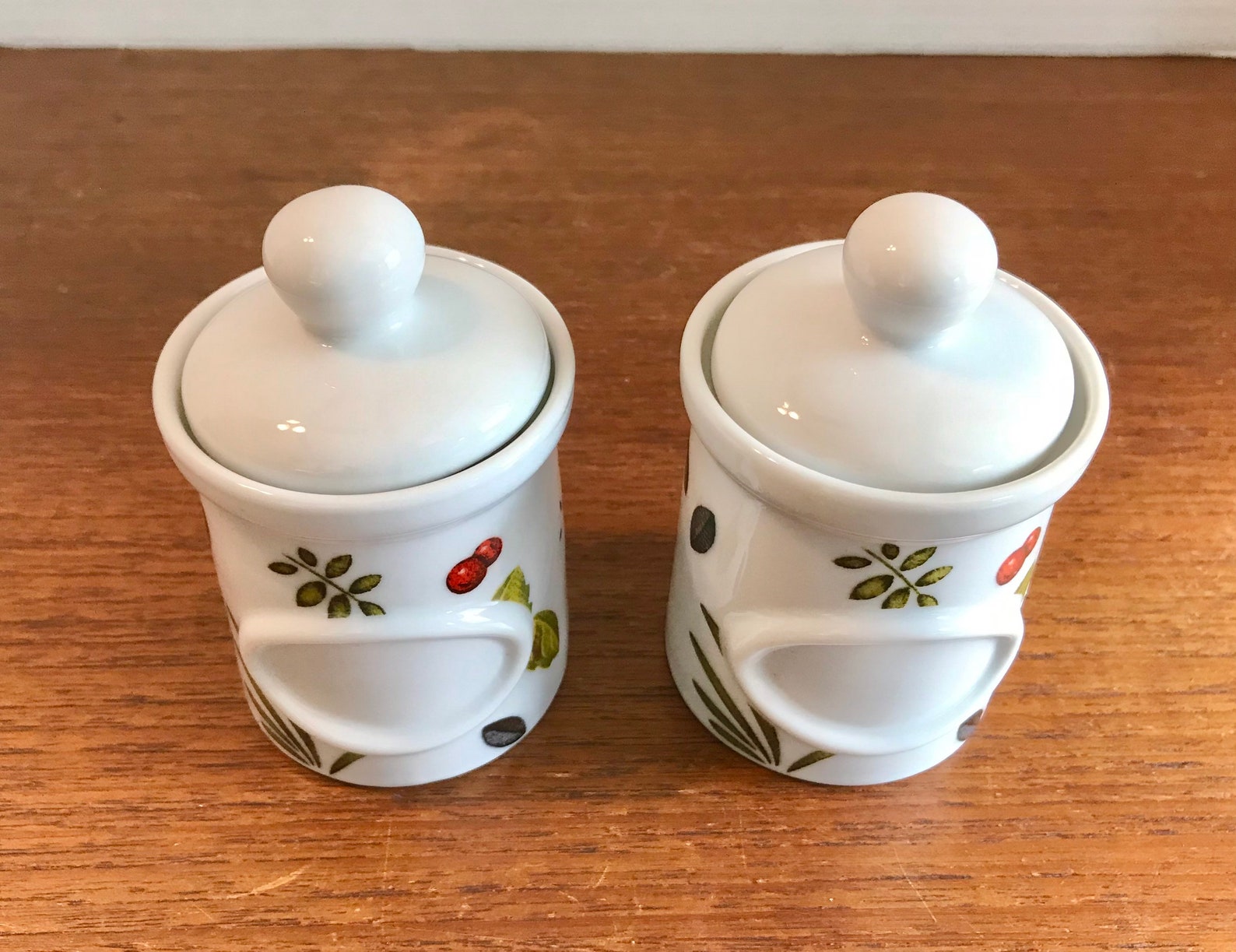 Vintage Ceramic Spice Jars With Red Berry & Green Foliage | Etsy