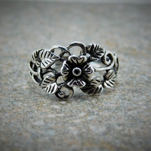 Sterling Silver Flower Ring, Floral Ring With Vines, Floral Band, - Etsy