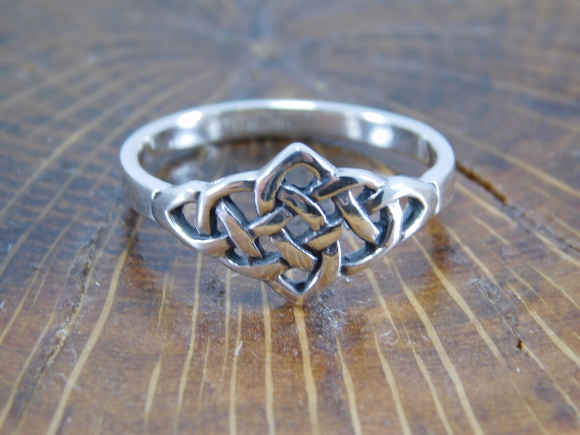 Sterling Silver Celtic Knot Ring / Celtic Ring / Endless Knot | Etsy