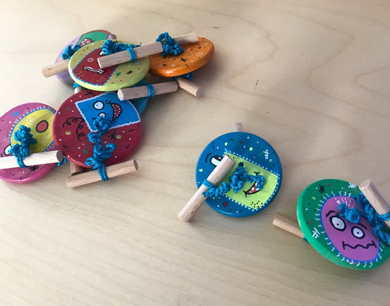 Wooden Button String Old Game, Spinner Toy, Button Spinner, Wooden ...