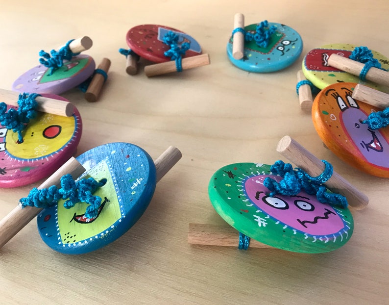 Wooden Button String Old Game, Spinner Toy, Button Spinner, Wooden ...