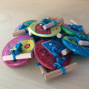 Wooden Button String Old Game, Spinner Toy, Button Spinner, Wooden ...