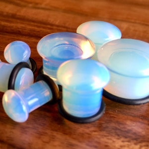 PAIR of Single Flare Opalite Opalescent Plugs With O-rings - Gauges 4g (5mm) Thru 5/8" (16mm ...
