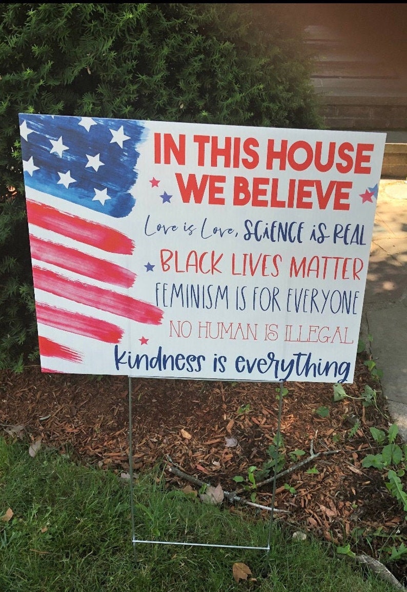 In This House Yard Sign in This House We Believe Patriotic - Etsy India