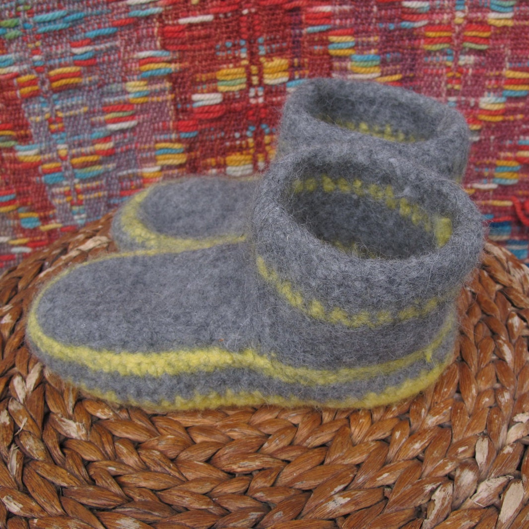 Felted Crochet Slipper for Women: the Moccasin - Etsy