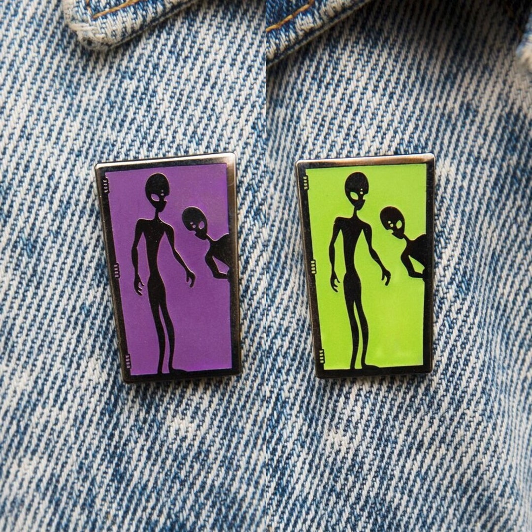 Alien Pin - Abduction Alien Hat Pin [GLOW] *OPENEDITION* Heady Hat Pins ...
