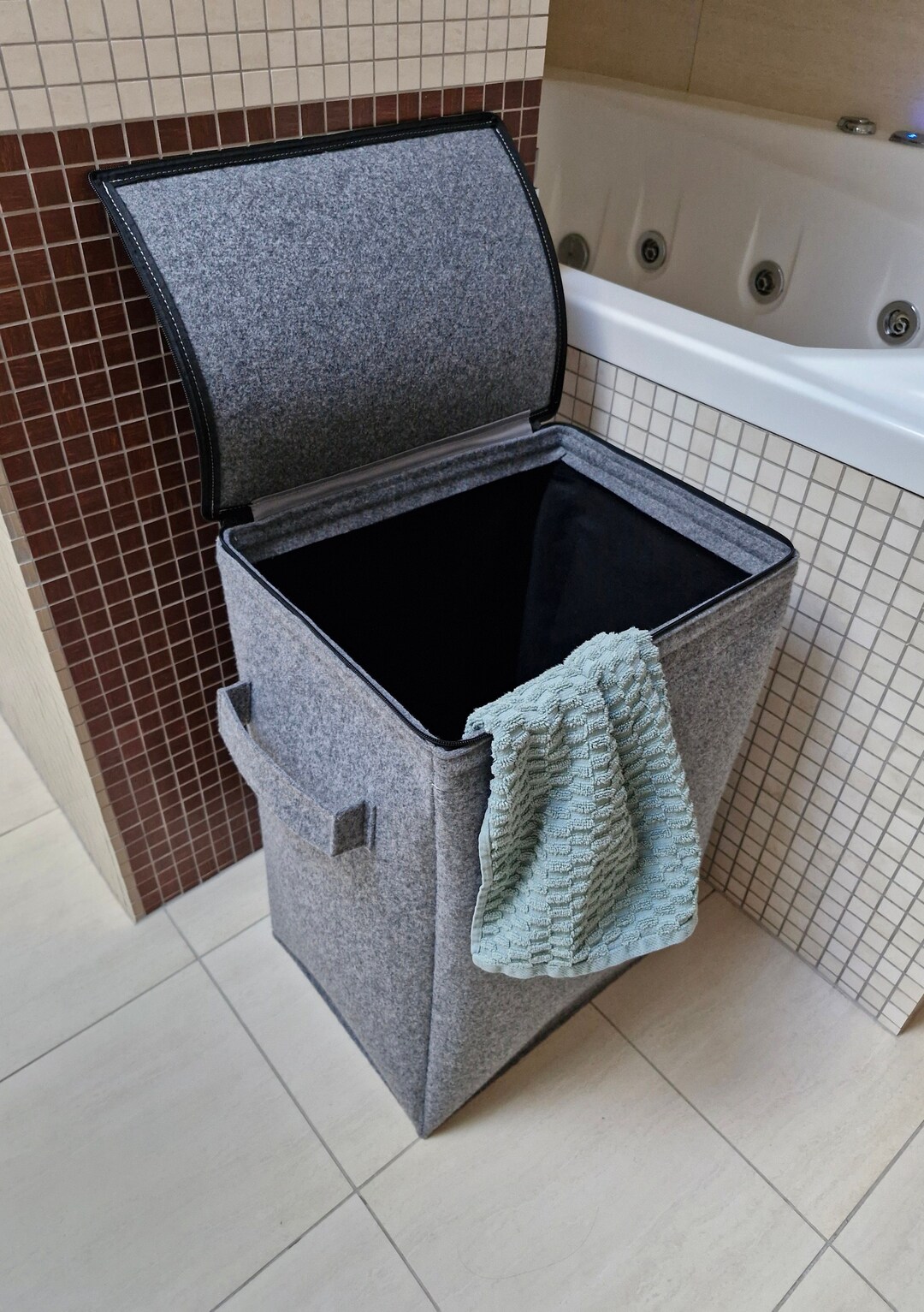 Modern Laundry Hamper, Minimalistic Laundry Basket With Zipper Lid and ...