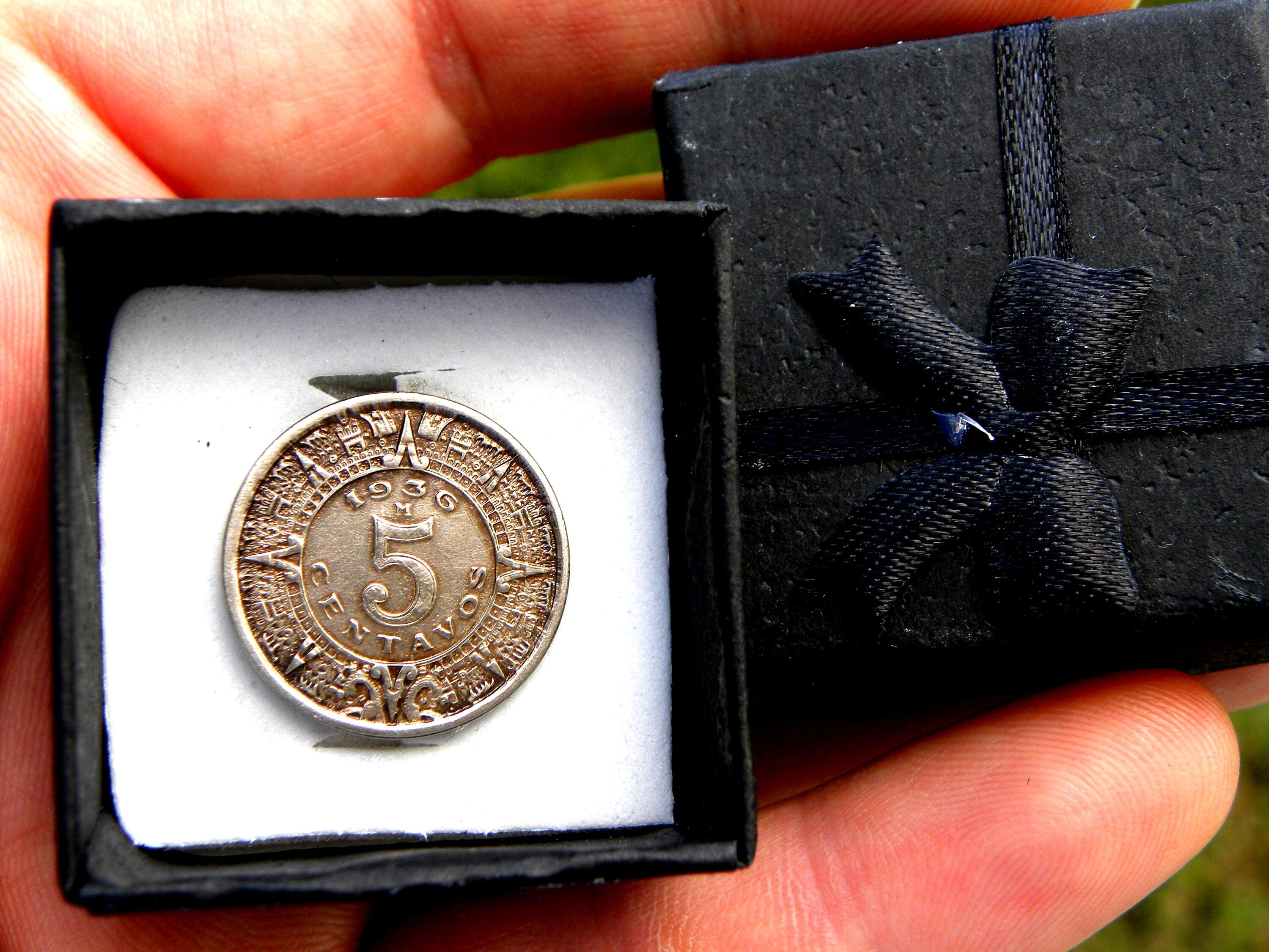 Vintage Mexican 5 Centavos Coin Brooch: Aztec Calendar Handmade Pin - Etsy