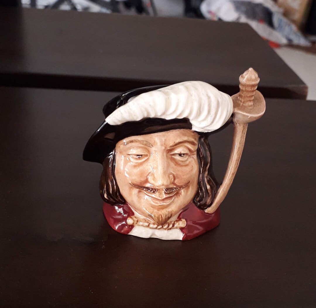 VINTAGE ROYAL DOULTON Small Toby/character Jug - Porthos One of the 3 ...
