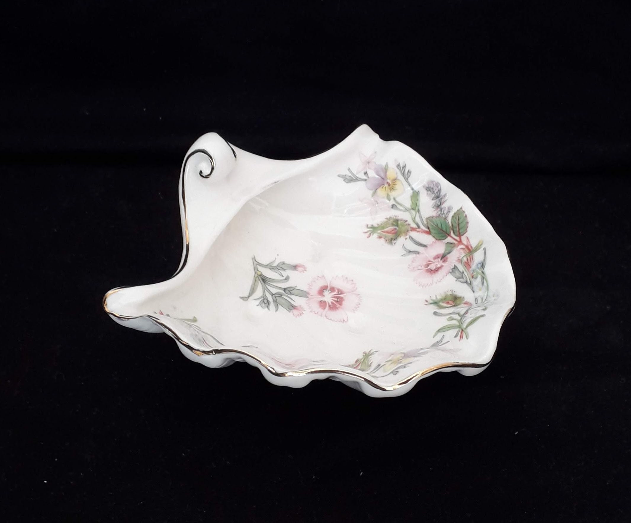 Art & Collectibles Vintage shell shaped trinket tray Figurines & Knick ...