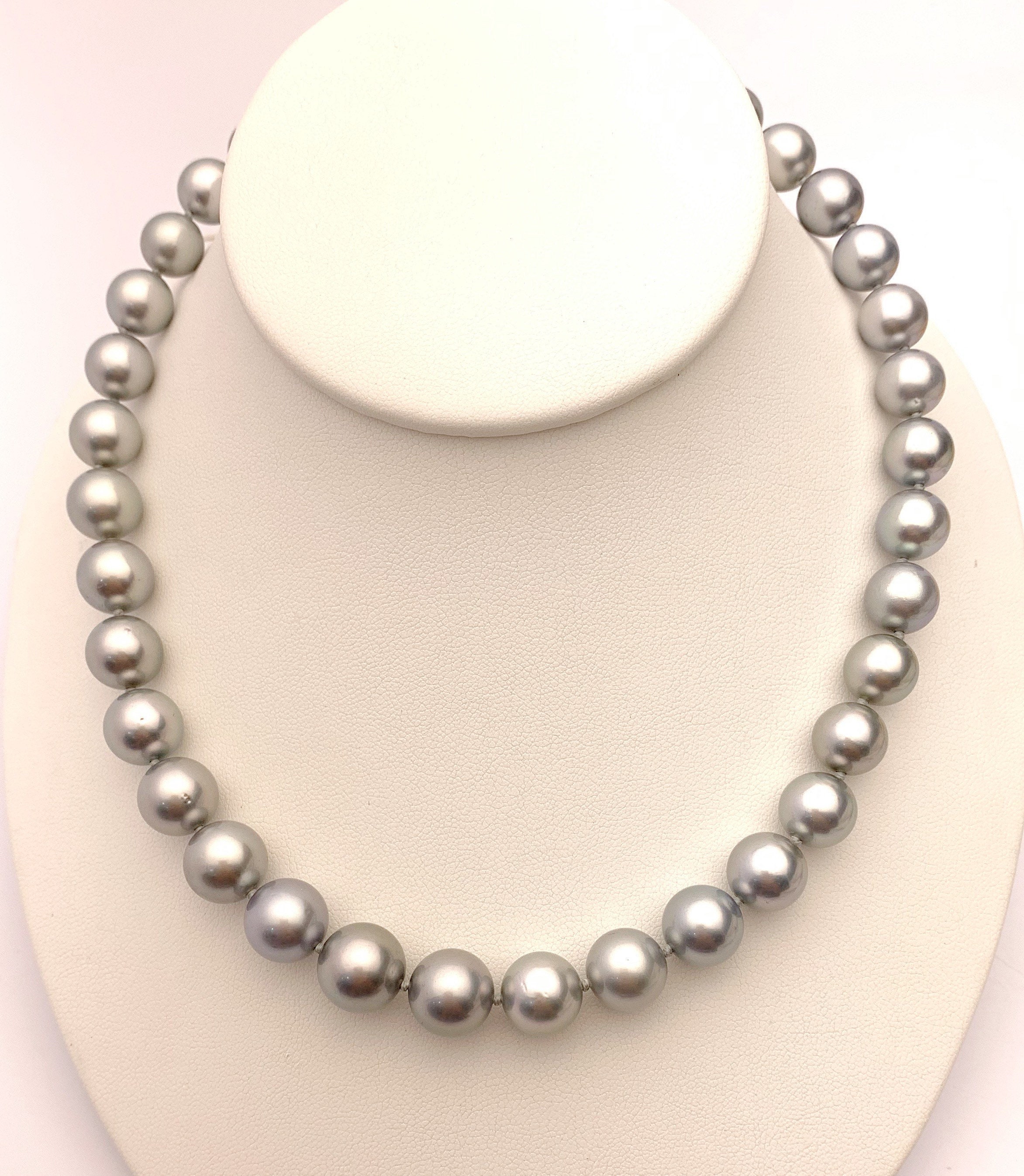 17” Silver Tahitian Pearl Necklace 100% Natural Color 17” Silver Tahitian Pearl Necklace 100% Natural Color