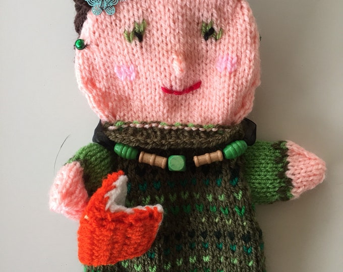 Gebreide handpop, handpop met boek, handpop houdt van lezen, handpop ...