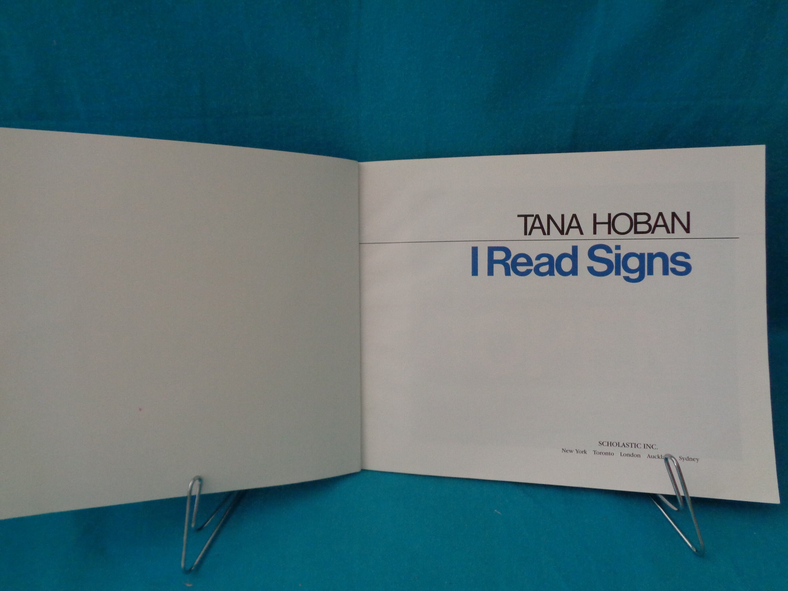 Vintage 1983 I Read Signs Book by Tana Hoban - Etsy