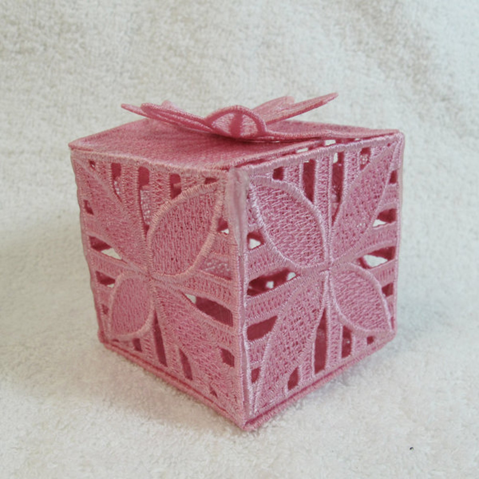 3D FSL Cross Gift Box Free Standing Lace Flower Machine Embroidery ...