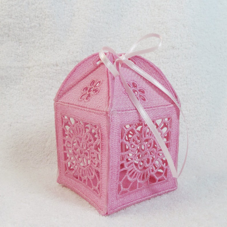 3D FSL Gift Box Free Standing Lace Flower Machine Embroidery - Etsy UK