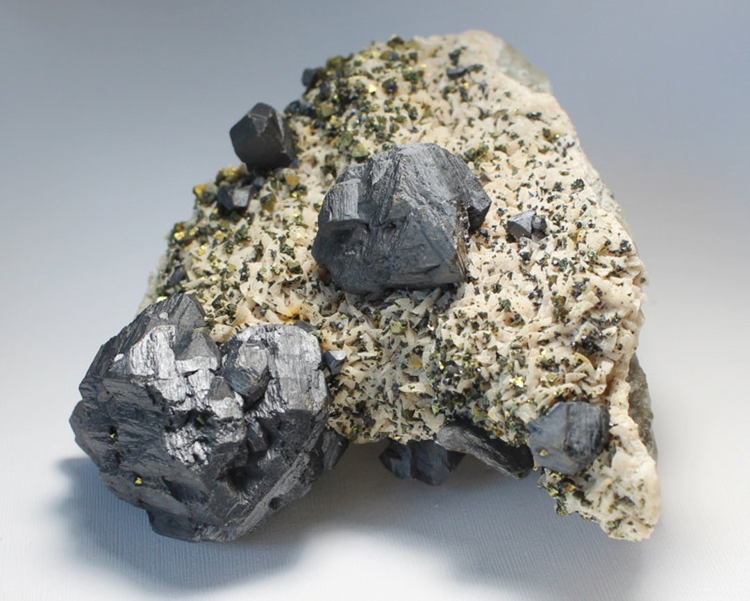 Big Sphalerite, Chalcopyrite, and Dolomite, on a Chert Matrix, From ...