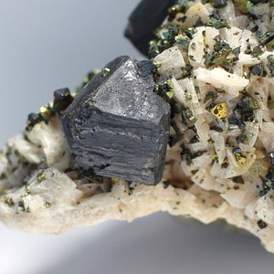 Big Sphalerite, Chalcopyrite, and Dolomite, on a Chert Matrix, From ...