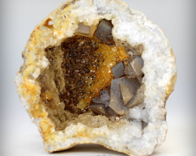 Superb Full Keokuk Geode, With Rhombic Calcite and Sparkly Quartz ...