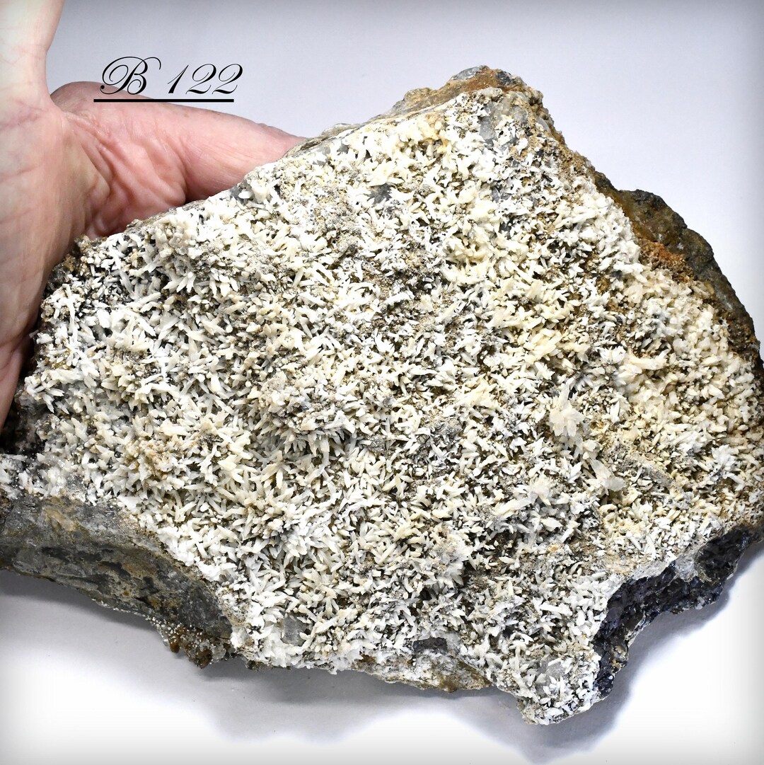 Quartz Pseudomorphs After Calcite With Minor Blue-gray Fluorite ...