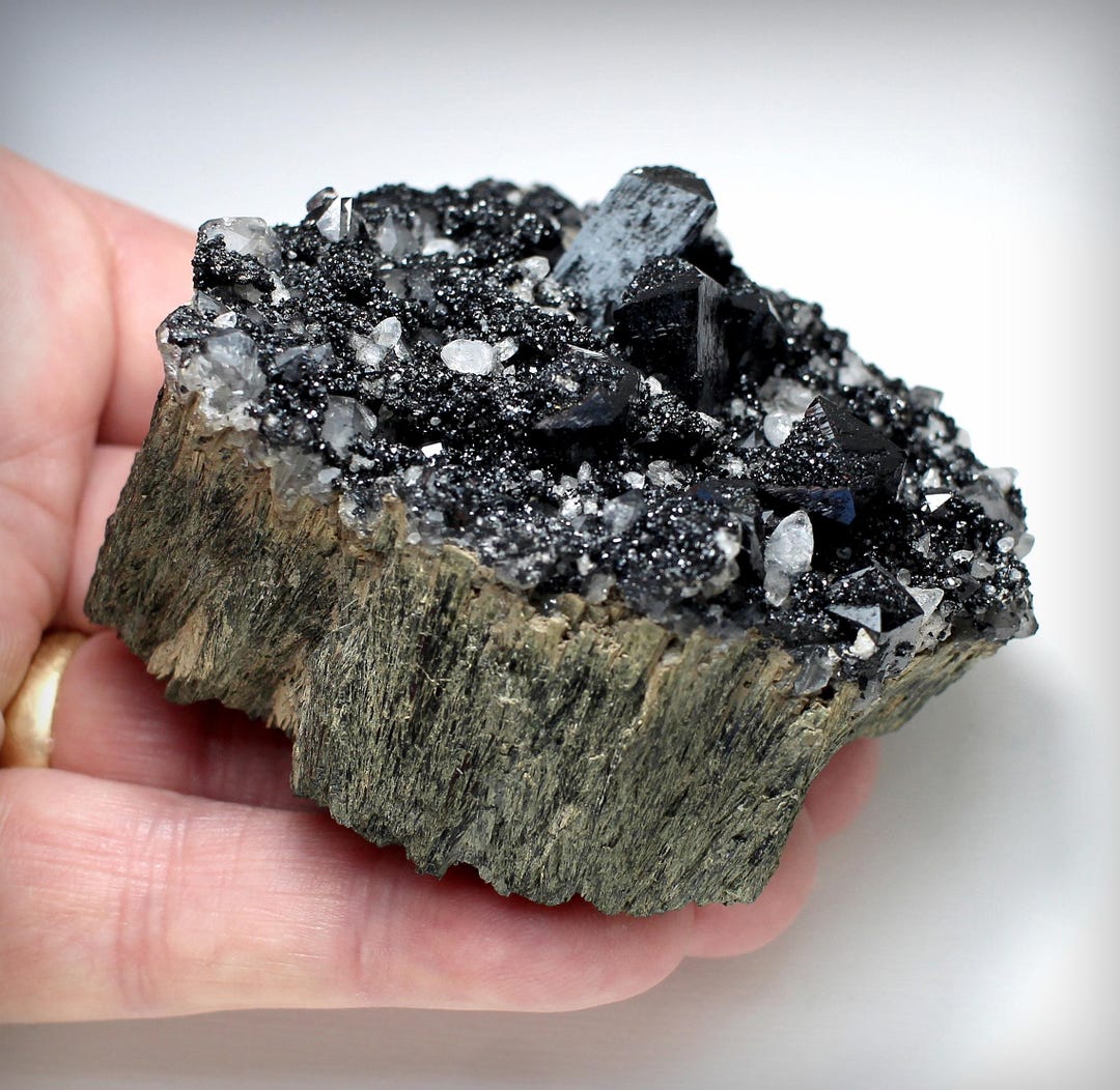 CONNOISSEUR'S CHOICE - Perfect Ilvaite Crystals, With Beta-type Quartz ...