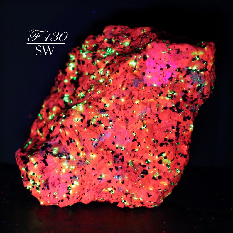 Large Fluorescent Calcite and Willemite, Franklin, New Jersey, USA ...