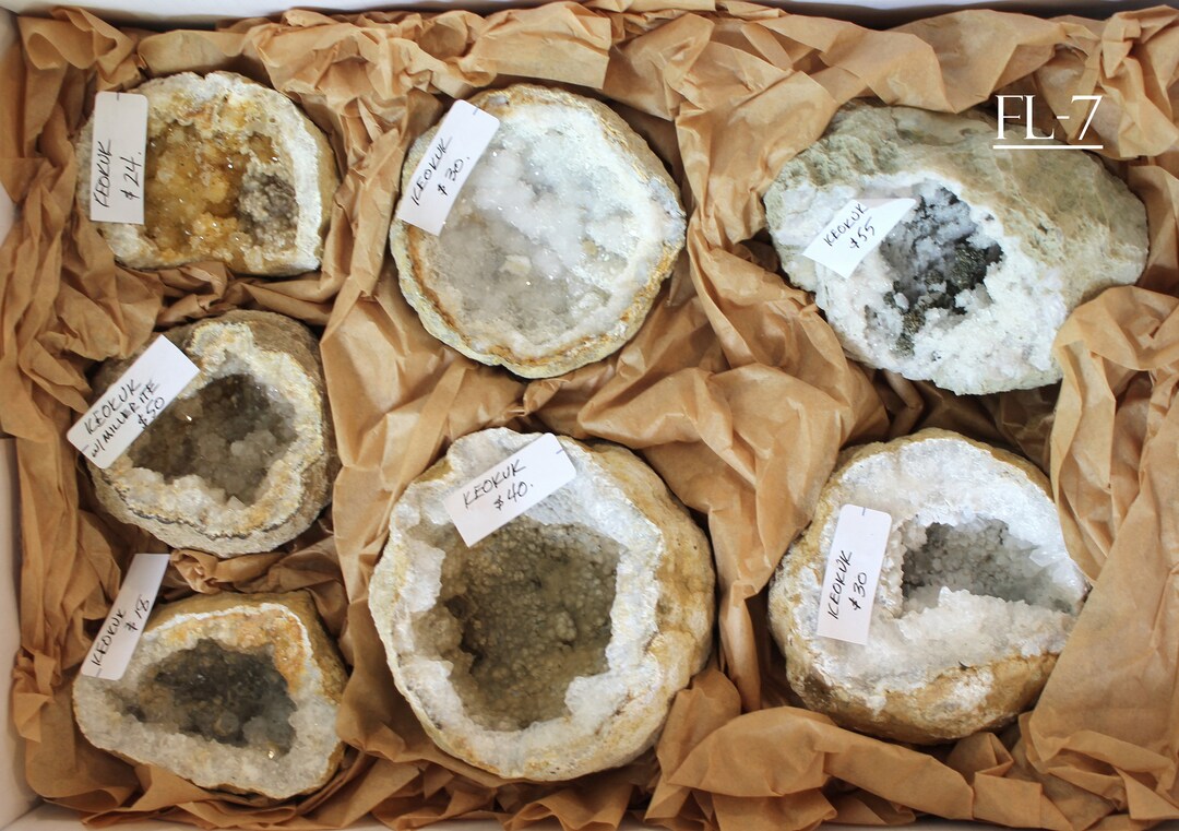 Wholesale Flat of Keokuk Geode Halves 7 Large Geode Halves, No Cuts - Etsy