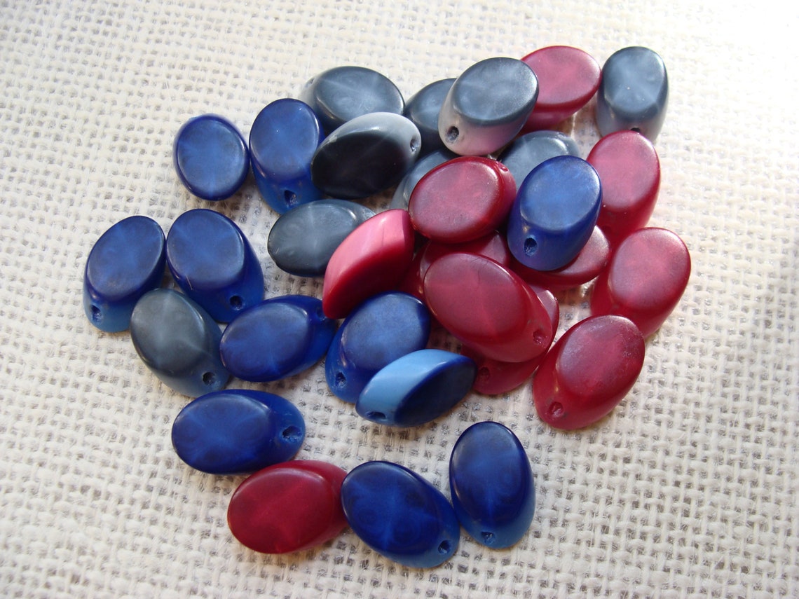Lot of 31 flat oval beads with swirl patterns dark red navy | Etsy