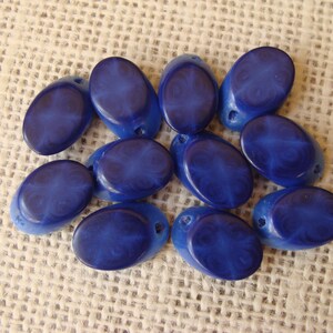 Lot of 31 flat oval beads with swirl patterns dark red navy | Etsy