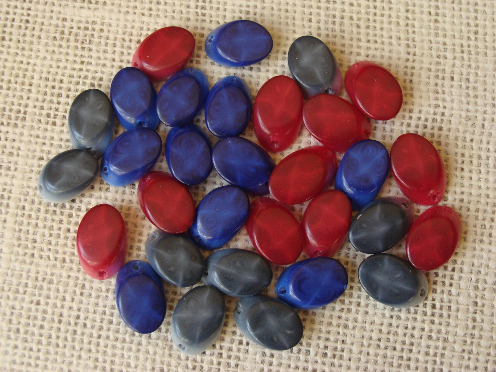 Lot of 31 flat oval beads with swirl patterns dark red navy | Etsy