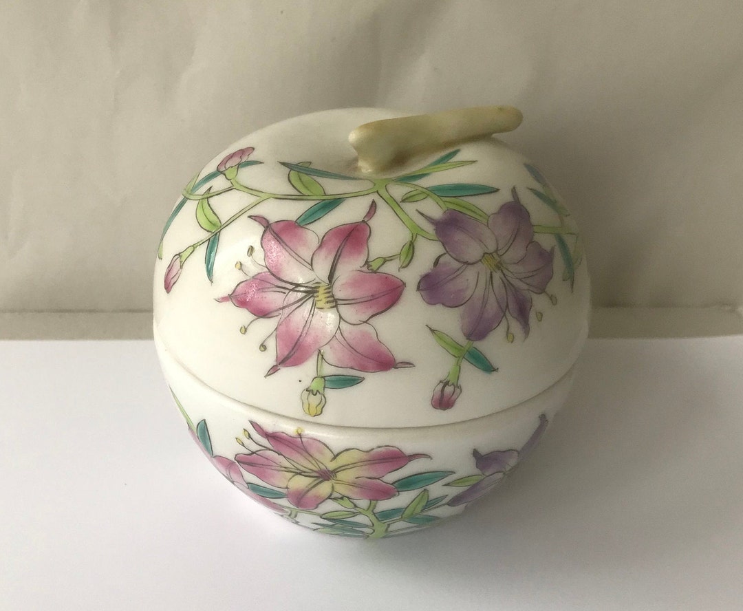 Porcelain Lidded Pot. Painted Apple Shape, Porcelain Apple, Chinese ...