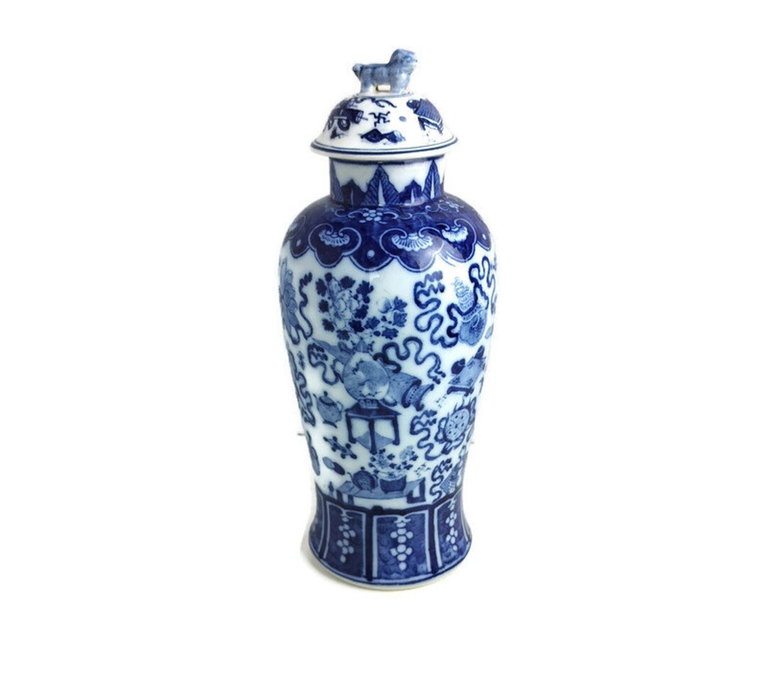 Small Chinese Vase Urn Ginger Jar Blue White Porcelain Hand Painted ...