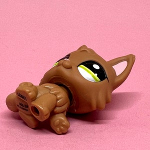 LPS Littlest Pet Shop Authentic Wolf Cat Cat 2440 / Vintage Hasbro Y2k ...