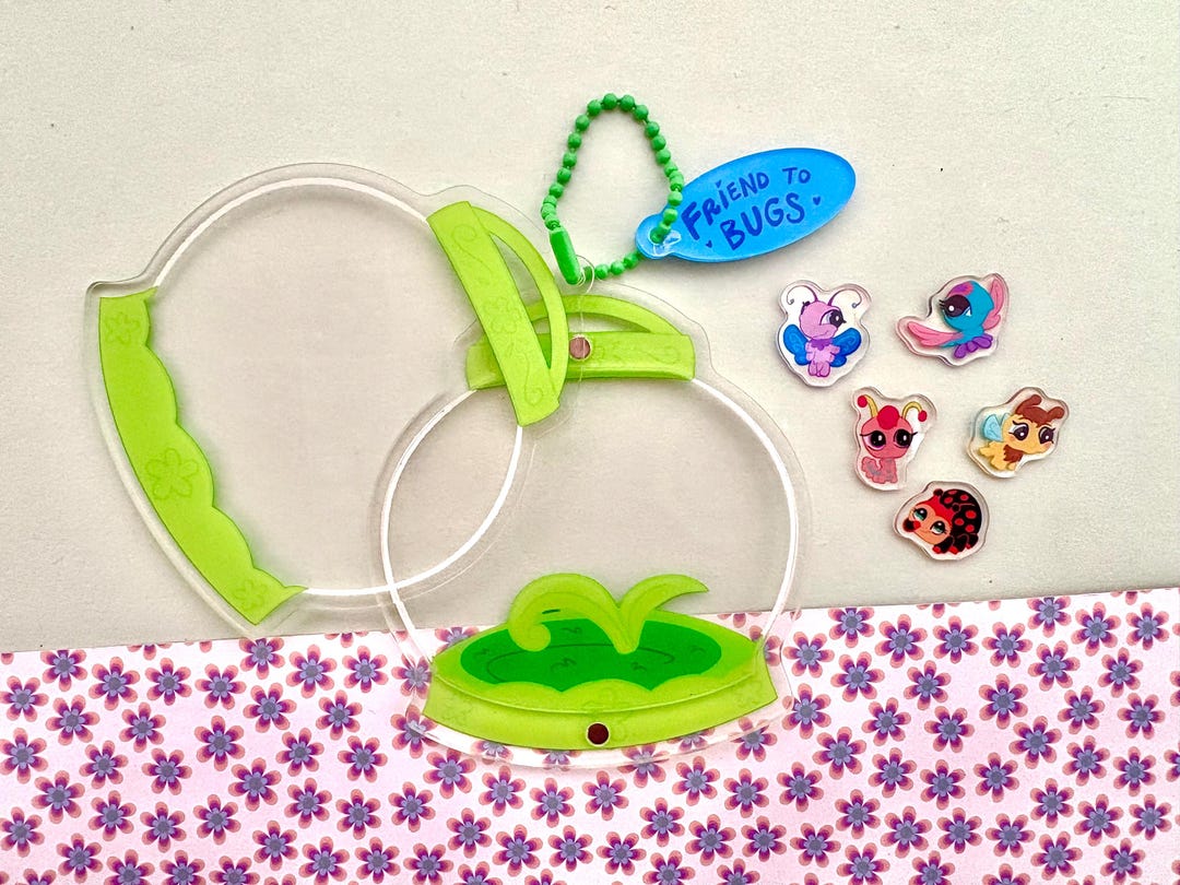 Friend to Bugs Openable Replacable Shake Keychain Terrarium With Small ...
