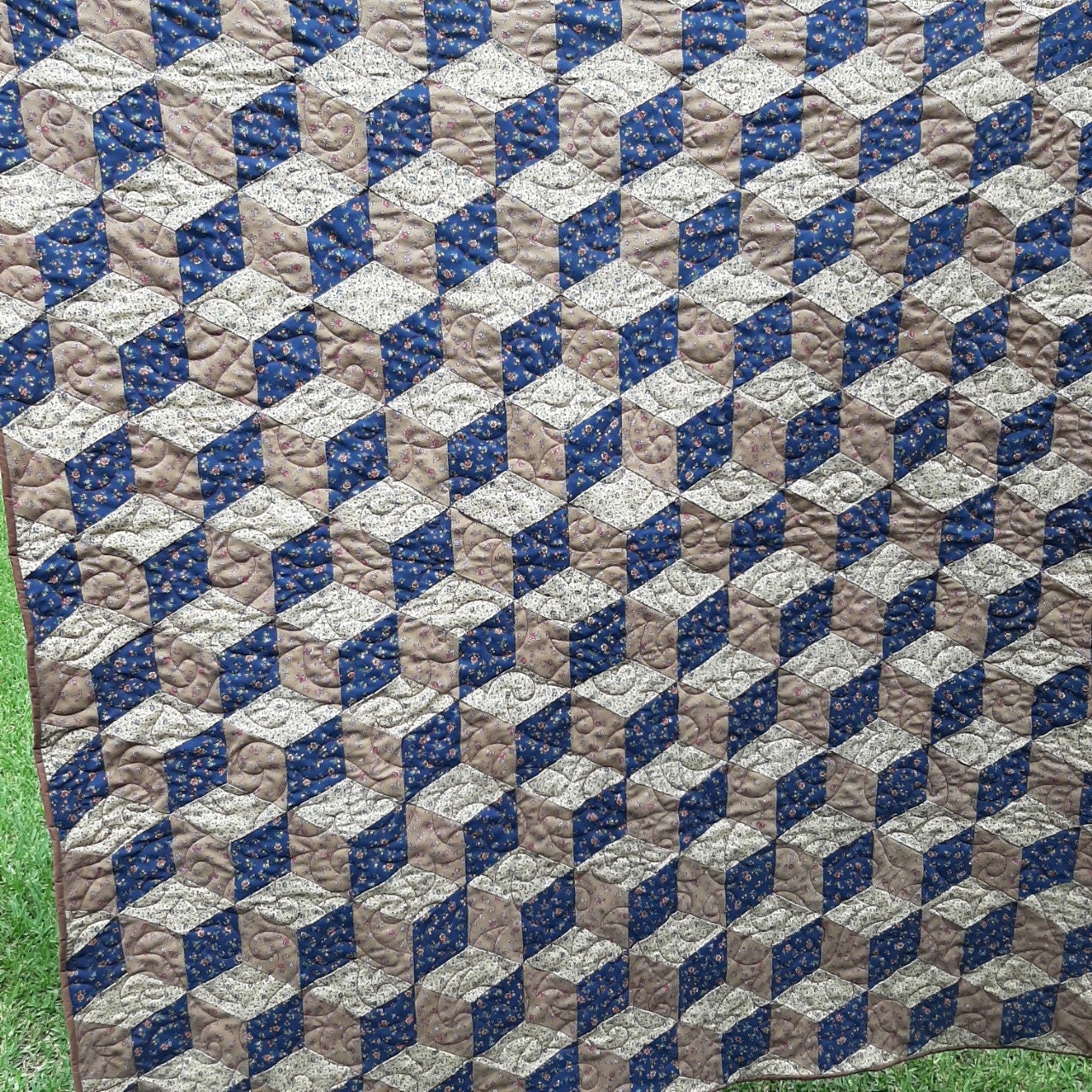 Reproduction Fabrics Tumbling Blocks Quilted Lap Rug, Vintage-look ...