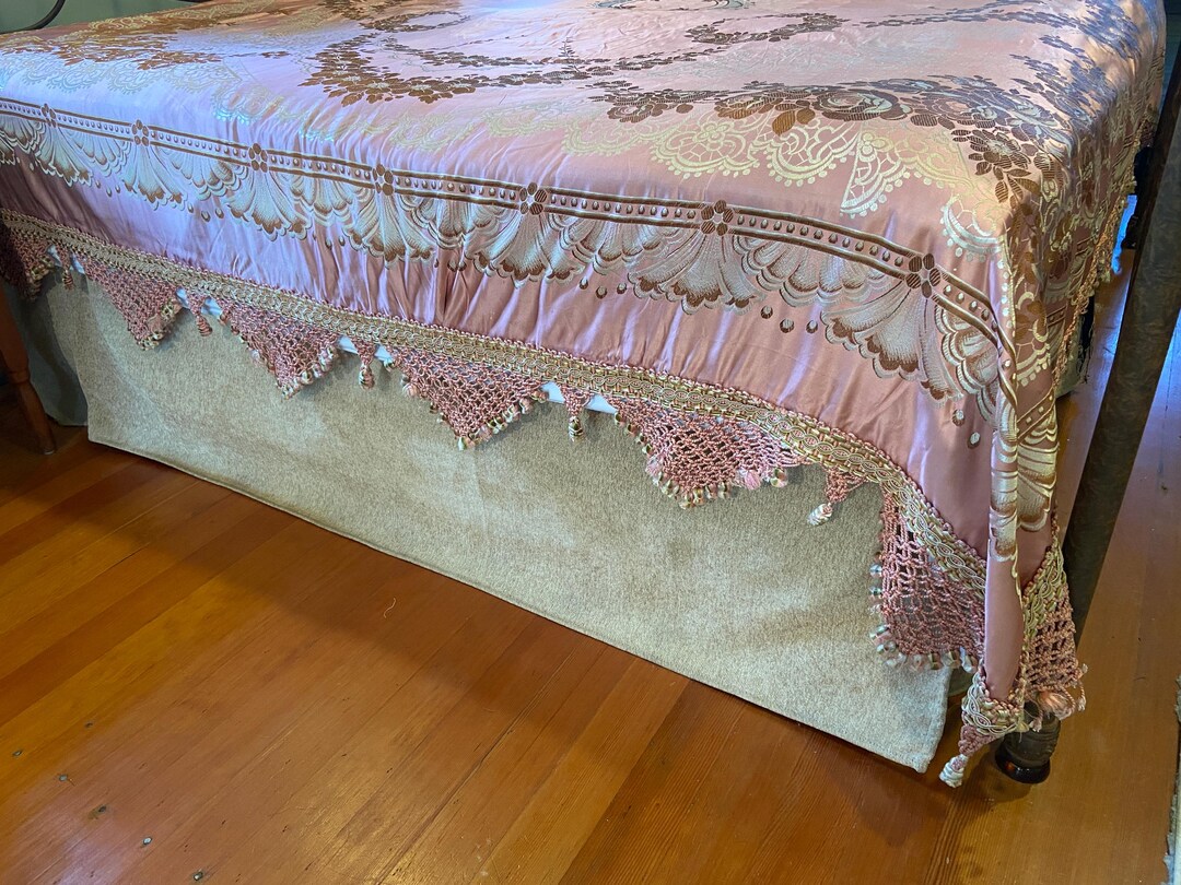 Vintage Satin Brocade Bedspread With Heavy Woven/crocheted Edges, King ...