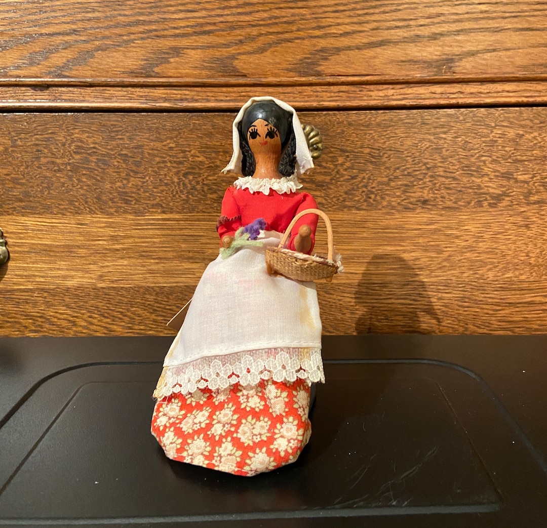 Cillacraft Welsh Doll, Lavenders Blue, Seated Wooden Doll, Flower ...