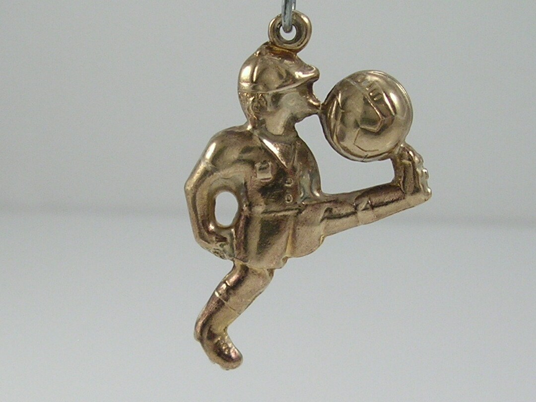 Vintage 3D 9ct Gold Footballer Kicking Football Charm Pendant H/MK 1967 ...