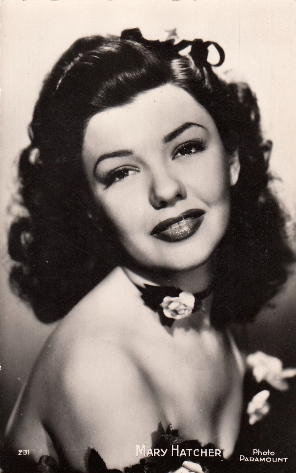 Postal de la década de 1940 Fotografía en blanco y negro de la hermosa ...