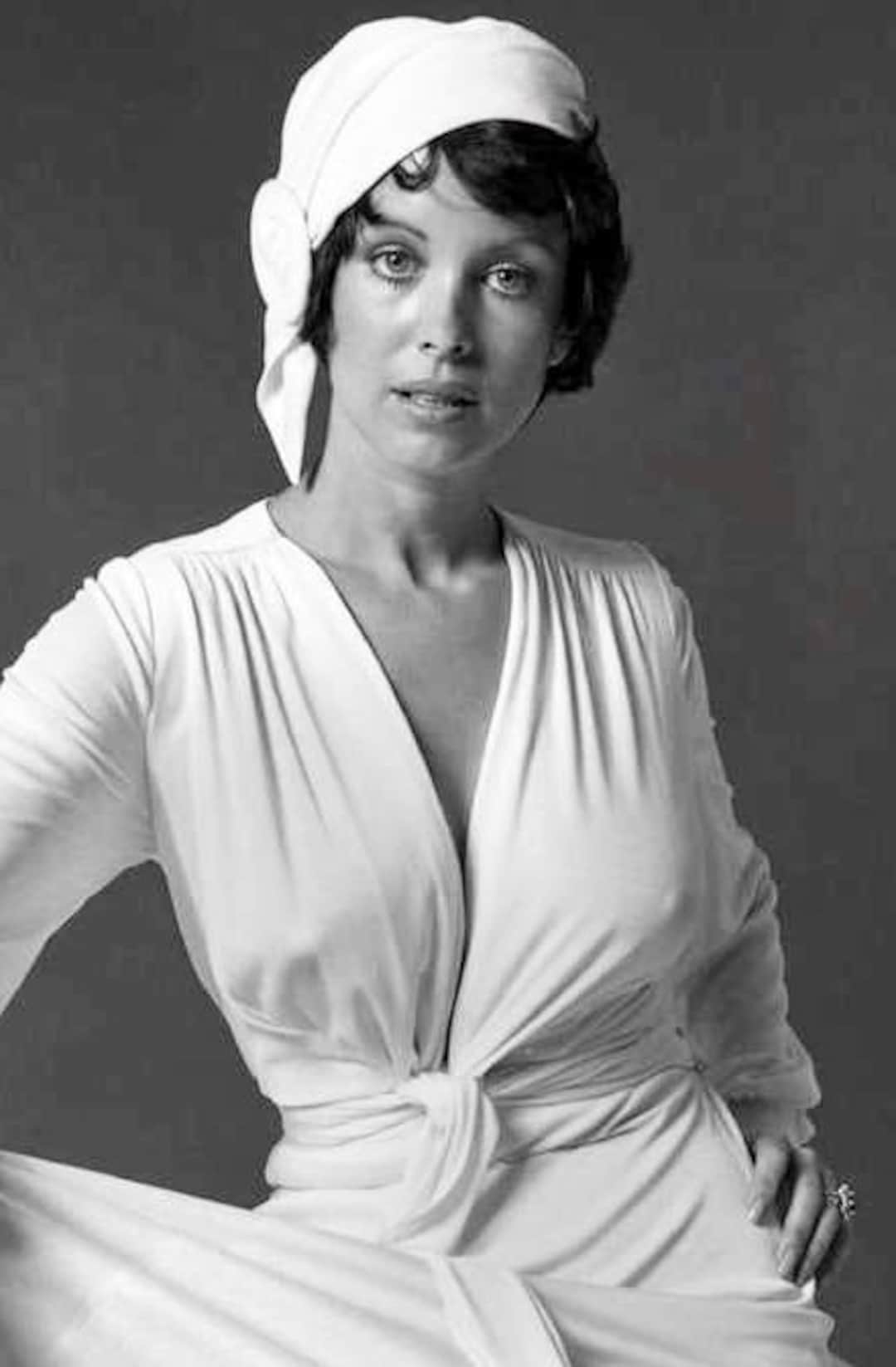 Postcard Type Publicity Photograph Of The Sexy 1970s American Film Star