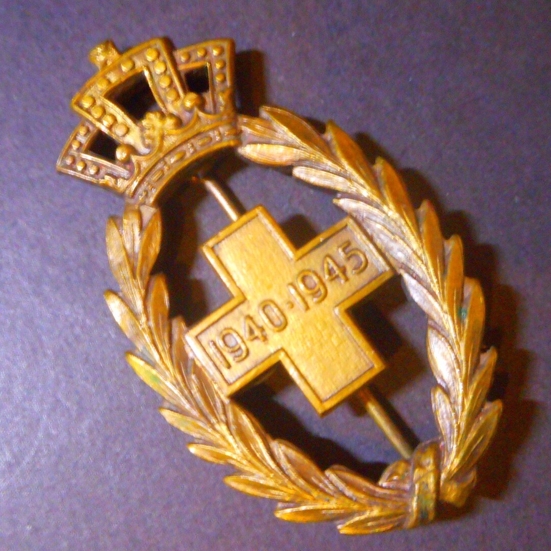 An Original WW2 Belgium Red Cross Decoration Badge. Excellent Condition ...