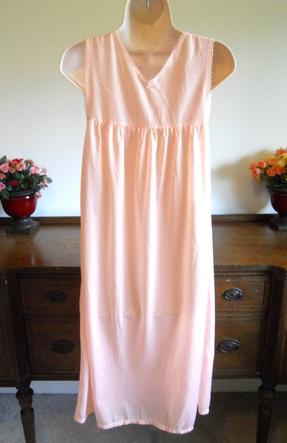 Vintage Peach Nightgown ~ 1980's Peach Pink Nightgown… - Gem