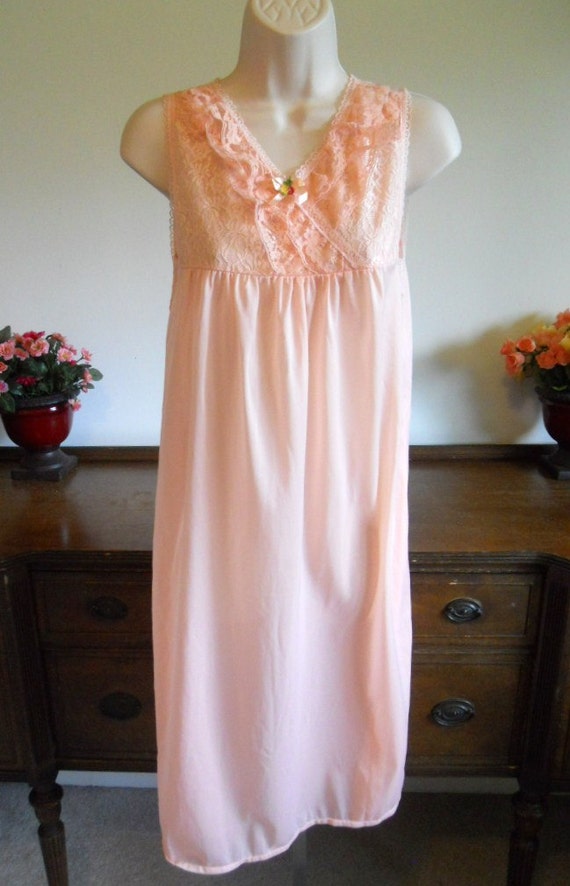 Vintage Peach Nightgown ~ 1980's Peach Pink Nightgown… - Gem