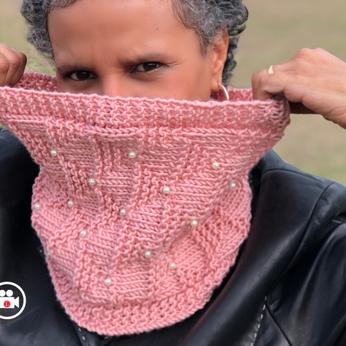 Loom Knitting PATTERNS : Loom Knit Cowl the Pyramid Stitch for - Etsy